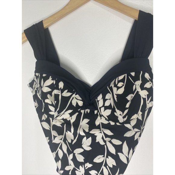 Black & White | Swim | Trimshaper One Piece Swimsuit Sz 4 Black White ...